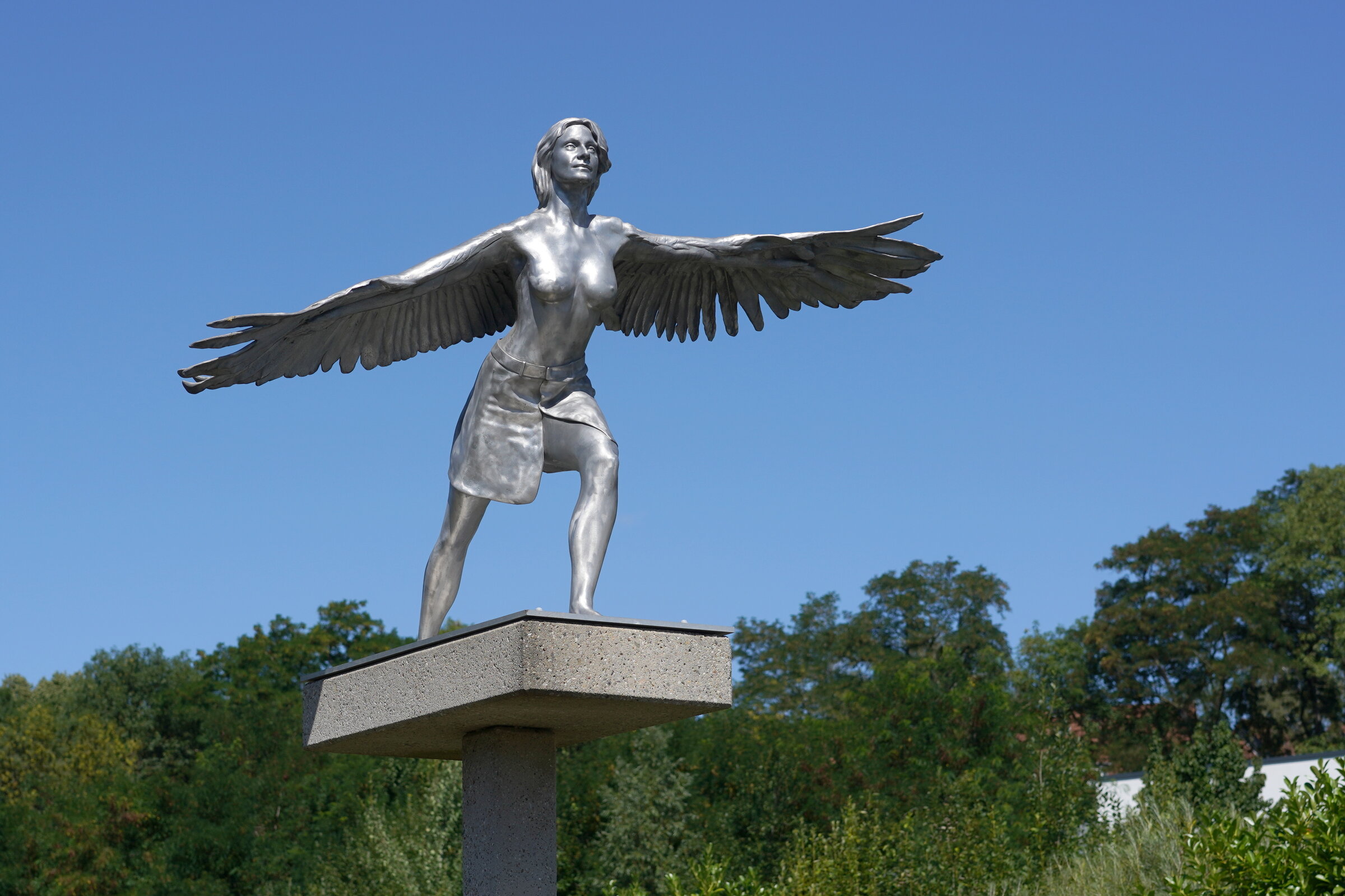 Lucy Orta u.a.: Bird Woman - Spirits of the Emscher Valley – Kulturraum.NRW