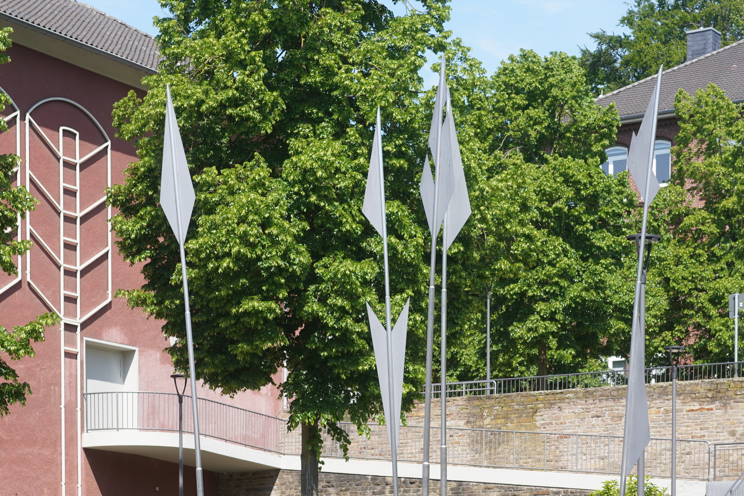 Brigitte Zarm: Zeichenfeder / Federzeichen – Kulturraum.NRW
