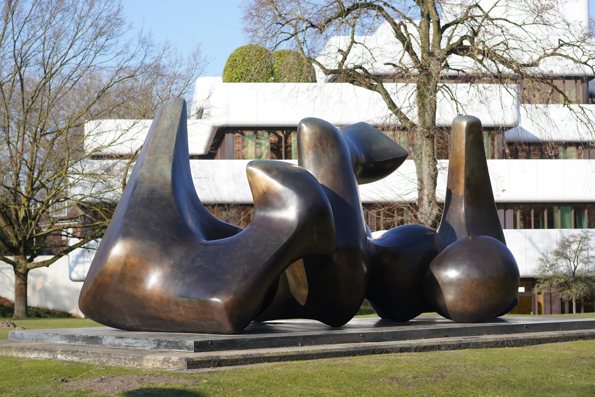 Henry Moore: Three Piece Sculpture: Vertebrae – Kulturraum.NRW